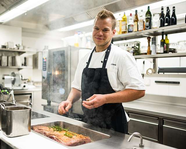 Küchenchef im Restaurant Alpenhof